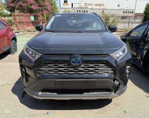 Black Toyota RAV4 2024 in Siauliai, with an engine capacity of 2.49 L and mileage of 1 thousand km for 20800 €, photo 2 on AUTOMOTO.COM.LV