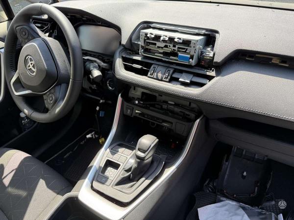 Black Toyota RAV4 2024 in Siauliai, with an engine capacity of 2.49 L and mileage of 1 thousand km for 20800 €, photo 10 on AUTOMOTO.COM.LV
