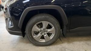 Melns Toyota RAV4 2024 Rīga, ar dzinēja tilpumu 2.50 L un nobraukumu 61 tūkst. km par 30900 €, foto 7 vietnē AUTOMOTO.COM.LV