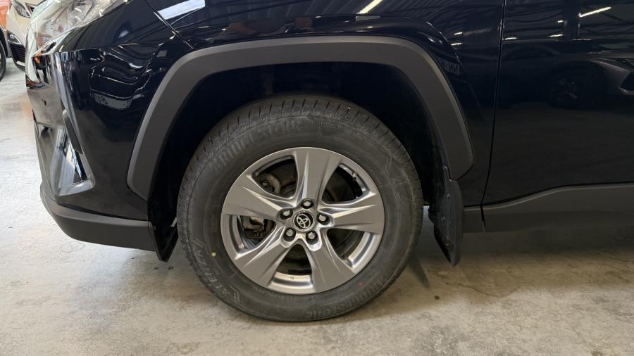 Melns Toyota RAV4 2024 Rīga, ar dzinēja tilpumu 2.50 L un nobraukumu 61 tūkst. km par 30900 €, foto 7 vietnē AUTOMOTO.COM.LV
