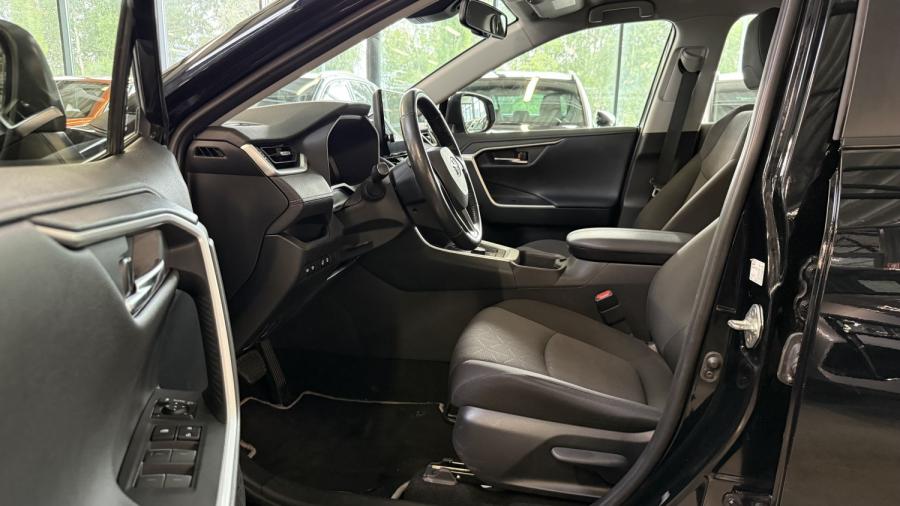 Melns Toyota RAV4 2024 Rīga, ar dzinēja tilpumu 2.50 L un nobraukumu 61 tūkst. km par 30900 €, foto 10 vietnē AUTOMOTO.COM.LV