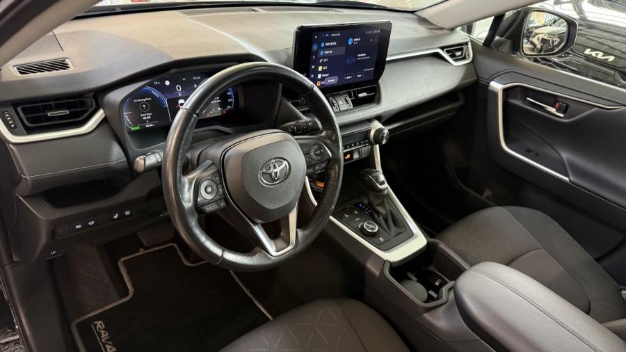 Melns Toyota RAV4 2024 Rīga, ar dzinēja tilpumu 2.50 L un nobraukumu 61 tūkst. km par 30900 €, foto 11 vietnē AUTOMOTO.COM.LV