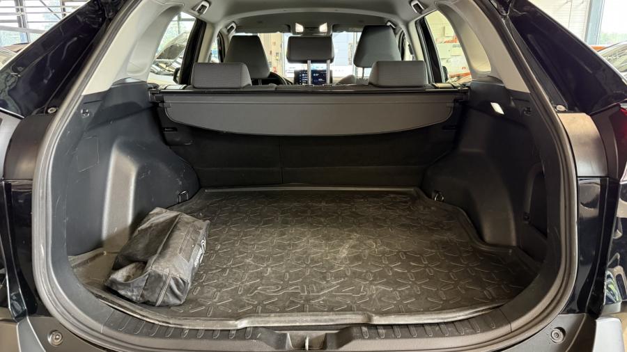 Melns Toyota RAV4 2024 Rīga, ar dzinēja tilpumu 2.50 L un nobraukumu 61 tūkst. km par 30900 €, foto 13 vietnē AUTOMOTO.COM.LV