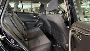 Melns Toyota RAV4 2024 Rīga, ar dzinēja tilpumu 2.50 L un nobraukumu 61 tūkst. km par 30900 €, foto 14 vietnē AUTOMOTO.COM.LV