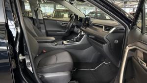 Melns Toyota RAV4 2024 Rīga, ar dzinēja tilpumu 2.50 L un nobraukumu 61 tūkst. km par 30900 €, foto 15 vietnē AUTOMOTO.COM.LV