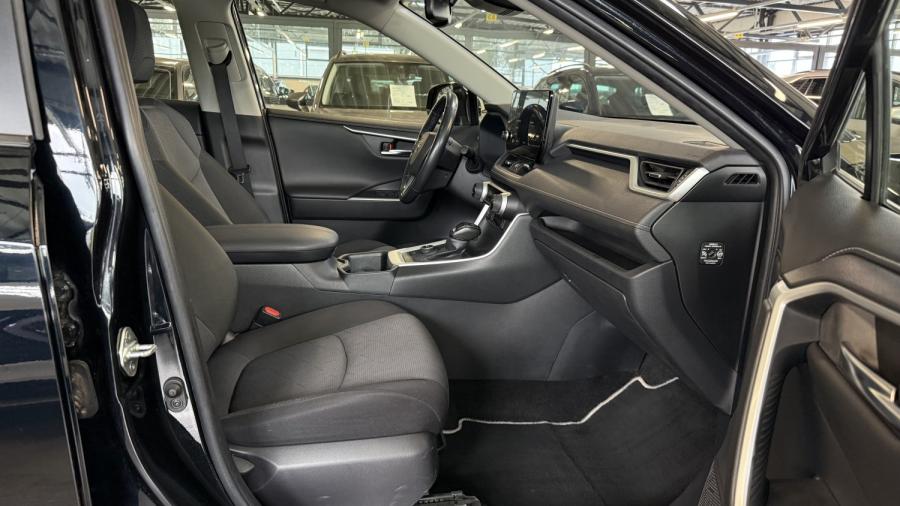 Melns Toyota RAV4 2024 Rīga, ar dzinēja tilpumu 2.50 L un nobraukumu 61 tūkst. km par 30900 €, foto 15 vietnē AUTOMOTO.COM.LV