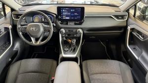 Melns Toyota RAV4 2024 Rīga, ar dzinēja tilpumu 2.50 L un nobraukumu 61 tūkst. km par 30900 €, foto 16 vietnē AUTOMOTO.COM.LV
