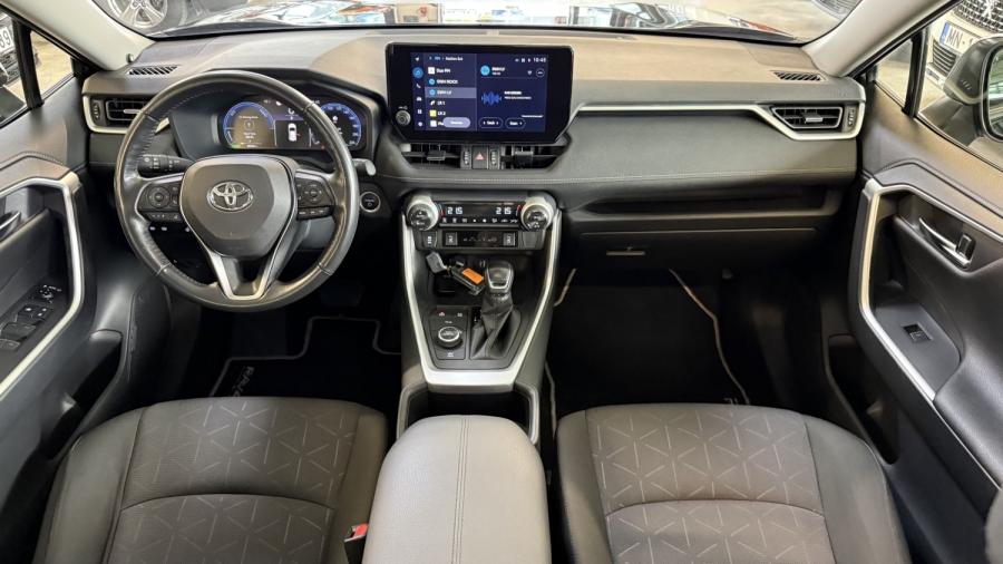 Melns Toyota RAV4 2024 Rīga, ar dzinēja tilpumu 2.50 L un nobraukumu 61 tūkst. km par 30900 €, foto 16 vietnē AUTOMOTO.COM.LV
