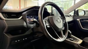 Melns Toyota RAV4 2024 Rīga, ar dzinēja tilpumu 2.50 L un nobraukumu 61 tūkst. km par 30900 €, foto 17 vietnē AUTOMOTO.COM.LV