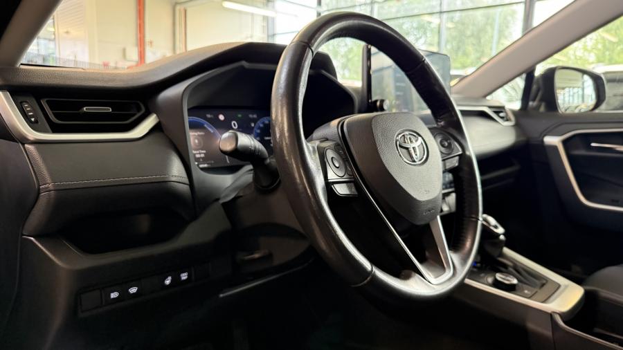 Melns Toyota RAV4 2024 Rīga, ar dzinēja tilpumu 2.50 L un nobraukumu 61 tūkst. km par 30900 €, foto 17 vietnē AUTOMOTO.COM.LV