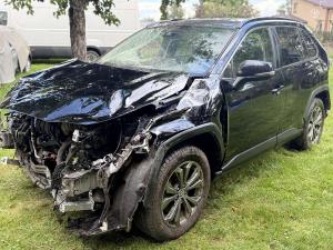 Black Toyota RAV4 2024 in Panevezys, with an engine capacity of 2.49 L and mileage of 89 thousand km for 9300 €, photo 4 on AUTOMOTO.COM.LV