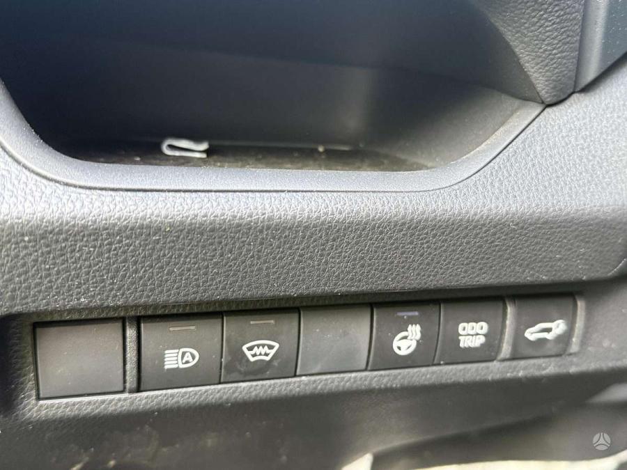 Black Toyota RAV4 2024 in Panevezys, with an engine capacity of 2.49 L and mileage of 89 thousand km for 9300 €, photo 6 on AUTOMOTO.COM.LV