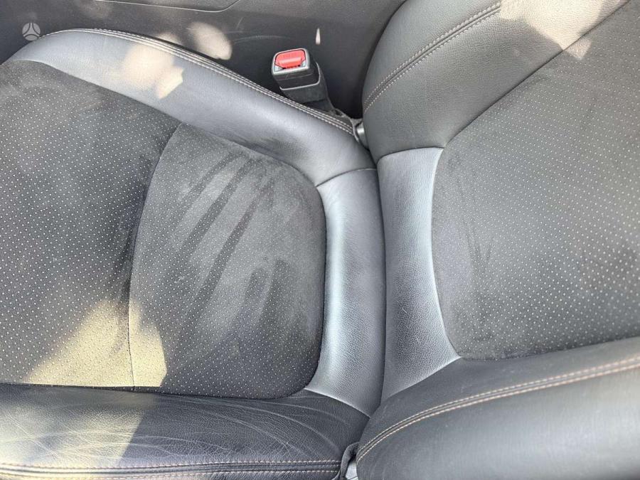 Black Toyota RAV4 2024 in Panevezys, with an engine capacity of 2.49 L and mileage of 89 thousand km for 9300 €, photo 8 on AUTOMOTO.COM.LV