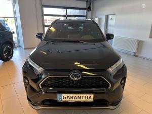 Black Toyota RAV4 2024 in Siauliai, with an engine capacity of 2.49 L and mileage of 50 thousand km for 38600 €, photo 3 on AUTOMOTO.COM.LV