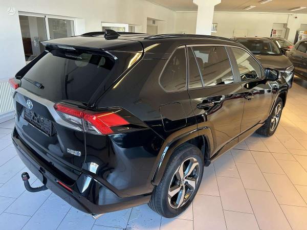 Black Toyota RAV4 2024 in Siauliai, with an engine capacity of 2.49 L and mileage of 50 thousand km for 38600 €, photo 5 on AUTOMOTO.COM.LV