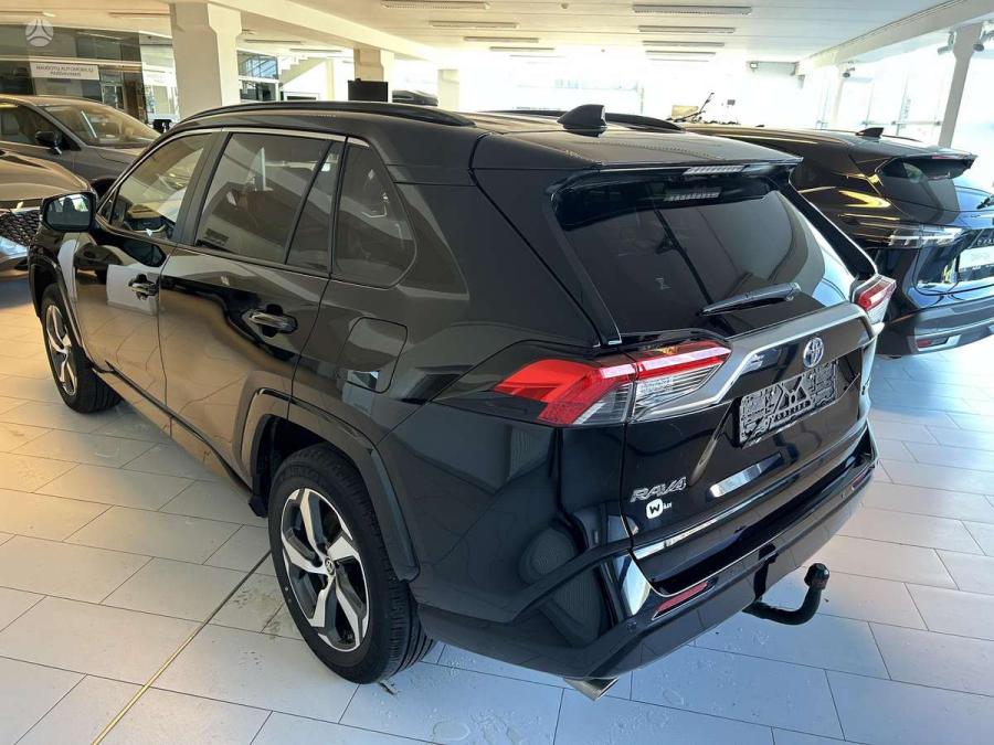 Black Toyota RAV4 2024 in Siauliai, with an engine capacity of 2.49 L and mileage of 50 thousand km for 38600 €, photo 7 on AUTOMOTO.COM.LV