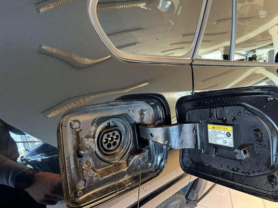 Black Toyota RAV4 2024 in Siauliai, with an engine capacity of 2.49 L and mileage of 50 thousand km for 38600 €, photo 11 on AUTOMOTO.COM.LV