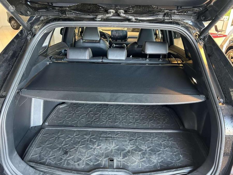 Black Toyota RAV4 2024 in Siauliai, with an engine capacity of 2.49 L and mileage of 50 thousand km for 38600 €, photo 12 on AUTOMOTO.COM.LV