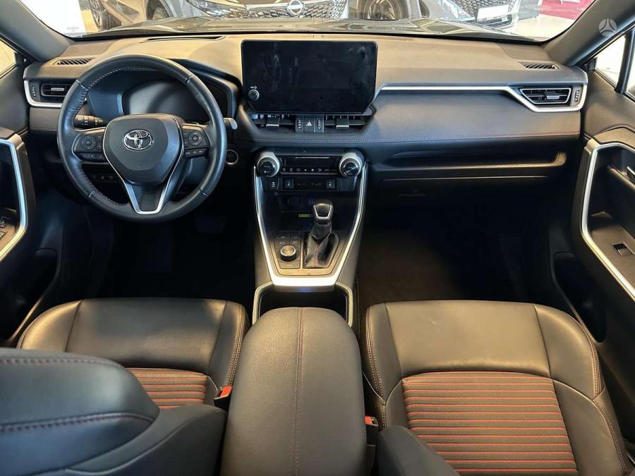 Black Toyota RAV4 2024 in Siauliai, with an engine capacity of 2.49 L and mileage of 50 thousand km for 38600 €, photo 14 on AUTOMOTO.COM.LV