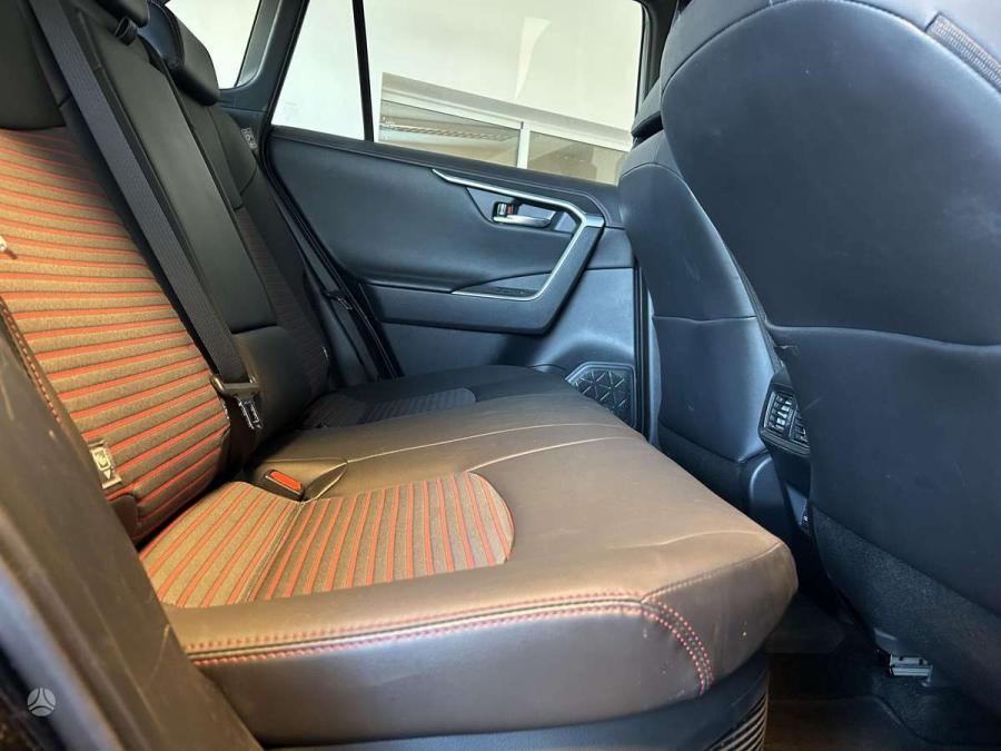 Black Toyota RAV4 2024 in Siauliai, with an engine capacity of 2.49 L and mileage of 50 thousand km for 38600 €, photo 19 on AUTOMOTO.COM.LV