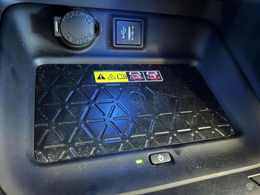 Black Toyota RAV4 2024 in Siauliai, with an engine capacity of 2.49 L and mileage of 50 thousand km for 38600 €, photo 26 on AUTOMOTO.COM.LV
