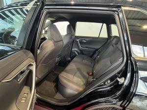Melns Toyota RAV4 2025 Šauļi, ar dzinēja tilpumu 2.49 L un nobraukumu 8 tūkst. km par 43900 €, foto 26 vietnē AUTOMOTO.COM.LV