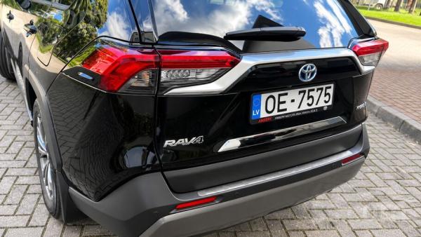 Melns Toyota RAV4 2025 Jelgava, ar dzinēja tilpumu 2.50 L un nobraukumu 27 tūkst. km par 36500 €, foto 4 vietnē AUTOMOTO.COM.LV