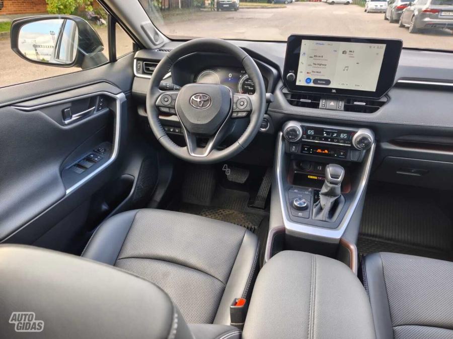 Melns Toyota RAV4 2025 Šauļi, ar dzinēja tilpumu 2.50 L un nobraukumu 20 tūkst. km par 35500 €, foto 11 vietnē AUTOMOTO.COM.LV