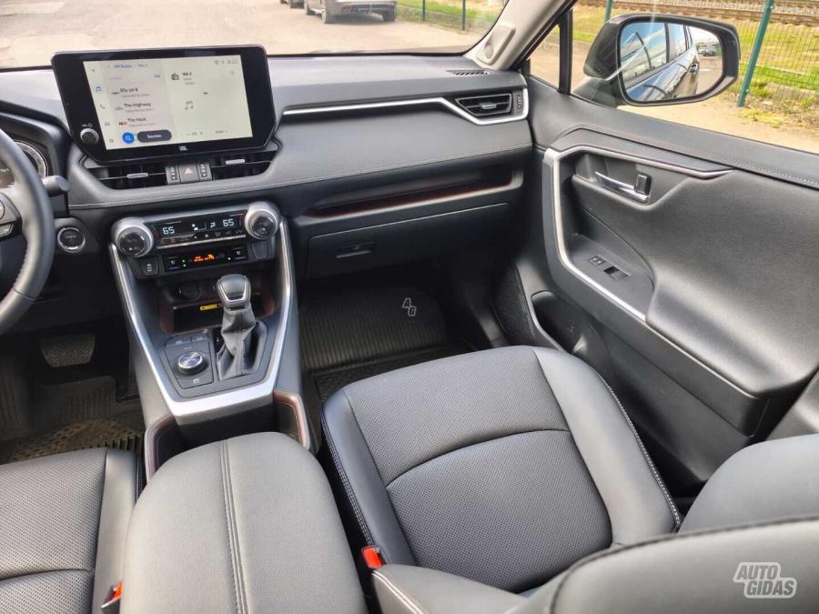 Melns Toyota RAV4 2025 Šauļi, ar dzinēja tilpumu 2.50 L un nobraukumu 20 tūkst. km par 35500 €, foto 12 vietnē AUTOMOTO.COM.LV