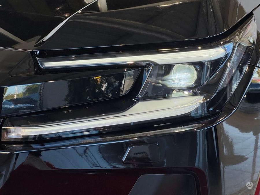Black Toyota RAV4 2026 in Siauliai, with an engine capacity of 2.49 L and mileage of 6 thousand km for 51900 €, photo 5 on AUTOMOTO.COM.LV