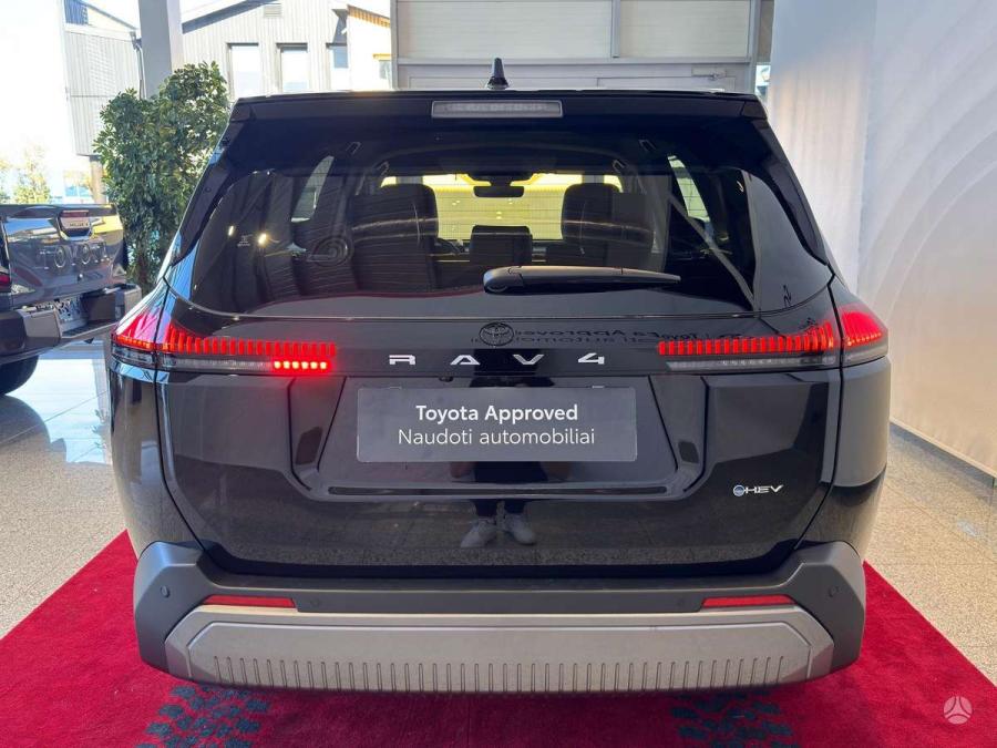 Black Toyota RAV4 2026 in Siauliai, with an engine capacity of 2.49 L and mileage of 6 thousand km for 51900 €, photo 8 on AUTOMOTO.COM.LV
