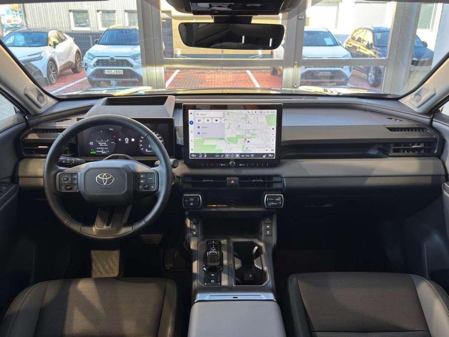 Black Toyota RAV4 2026 in Siauliai, with an engine capacity of 2.49 L and mileage of 6 thousand km for 51900 €, photo 16 on AUTOMOTO.COM.LV