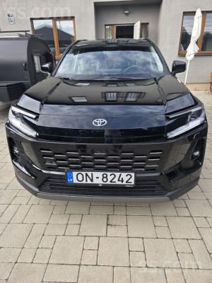 Melns Toyota RAV4 2026 Rīga, ar dzinēja tilpumu 2.50 L un nobraukumu 7 tūkst. km par 53990 €, foto  vietnē AUTOMOTO.COM.LV