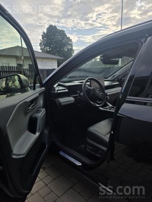 Melns Toyota RAV4 2026 Rīga, ar dzinēja tilpumu 2.50 L un nobraukumu 7 tūkst. km par 53990 €, foto 4 vietnē AUTOMOTO.COM.LV