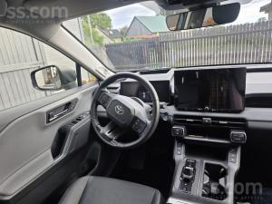 Melns Toyota RAV4 2026 Rīga, ar dzinēja tilpumu 2.50 L un nobraukumu 7 tūkst. km par 53990 €, foto 6 vietnē AUTOMOTO.COM.LV