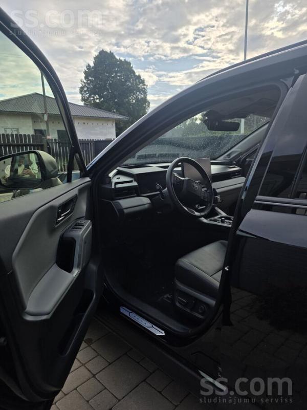 Toyota RAV4 2026 Rīga vietnē Melns Toyota RAV4 2026 Rīga, ar dzinēja tilpumu 2.50 L un nobraukumu 7 tūkst. km par 53990 €, foto 4 vietnē AUTOMOTO.COM.LV