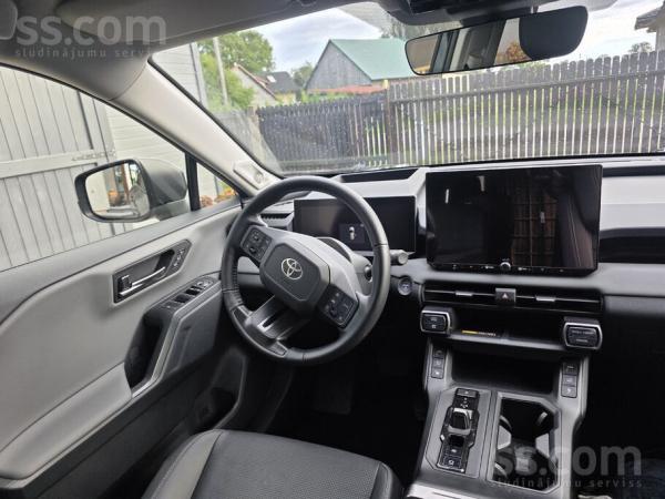 Toyota RAV4 2026 Rīga vietnē Melns Toyota RAV4 2026 Rīga, ar dzinēja tilpumu 2.50 L un nobraukumu 7 tūkst. km par 53990 €, foto 6 vietnē AUTOMOTO.COM.LV
