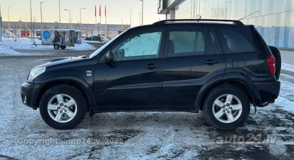 Melns Toyota RAV4 2004 Tallina, ar dzinēja tilpumu 2.00 L un nobraukumu 337 tūkst. km par 2499 €, foto 5 vietnē AUTOMOTO.COM.LV