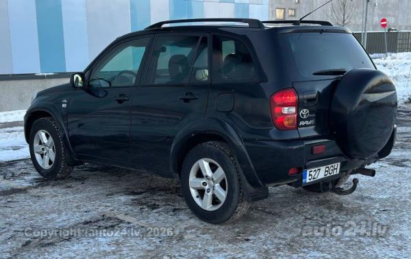 Melns Toyota RAV4 2004 Tallina, ar dzinēja tilpumu 2.00 L un nobraukumu 337 tūkst. km par 2499 €, foto 8 vietnē AUTOMOTO.COM.LV