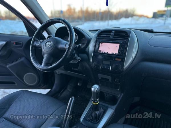 Melns Toyota RAV4 2004 Tallina, ar dzinēja tilpumu 2.00 L un nobraukumu 337 tūkst. km par 2499 €, foto 10 vietnē AUTOMOTO.COM.LV