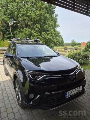 Black Toyota RAV4 2018 in Riga, with an engine capacity of 2.50 L and mileage of 206 thousand km for 16000 €, photo 3 on AUTOMOTO.COM.LV