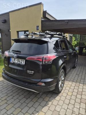 Black Toyota RAV4 2018 in Riga, with an engine capacity of 2.50 L and mileage of 206 thousand km for 16000 €, photo 4 on AUTOMOTO.COM.LV