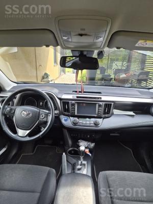 Black Toyota RAV4 2018 in Riga, with an engine capacity of 2.50 L and mileage of 206 thousand km for 16000 €, photo 6 on AUTOMOTO.COM.LV