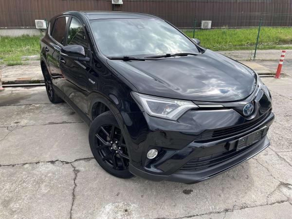 Toyota RAV4 2018 Viļņa vietnē Melns Toyota RAV4 2018 Viļņa, ar dzinēja tilpumu 2.50 L un nobraukumu 186 tūkst. km par 16700 €, foto 3 vietnē AUTOMOTO.COM.LV