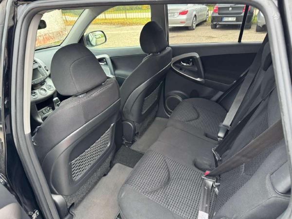 Black Toyota RAV4 2008 in Jurbarkas, with an engine capacity of 2.20 L and mileage of 247 thousand km for 5850 €, photo 11 on AUTOMOTO.COM.LV