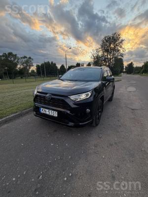 Melns Toyota RAV4 2021 Rīga, ar dzinēja tilpumu 2.50 L un nobraukumu 105 tūkst. km par 33000 €, foto  vietnē AUTOMOTO.COM.LV