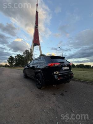 Black Toyota RAV4 2021 in Riga, with an engine capacity of 2.50 L and mileage of 105 thousand km for 33000 €, photo 5 on AUTOMOTO.COM.LV