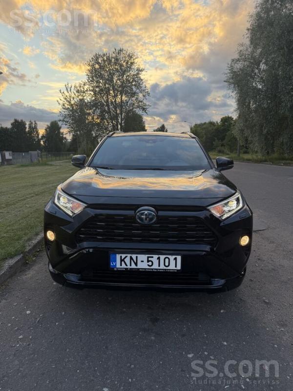 Black Toyota RAV4 2021 in Riga, with an engine capacity of 2.50 L and mileage of 105 thousand km for 33000 €, photo 7 on AUTOMOTO.COM.LV