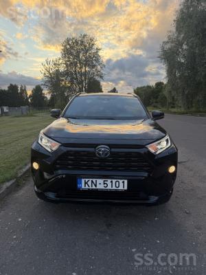 Black Toyota RAV4 2021 in Riga, with an engine capacity of 2.50 L and mileage of 105 thousand km for 33000 €, photo 8 on AUTOMOTO.COM.LV