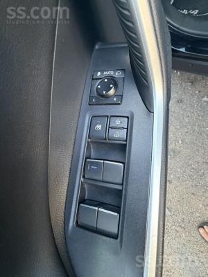 Black Toyota RAV4 2021 in Riga, with an engine capacity of 2.50 L and mileage of 105 thousand km for 33000 €, photo 11 on AUTOMOTO.COM.LV